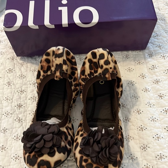 Ollio | Shoes | Ollio Leopard Ballet Flats With Pom Nib So Sweet Women ...